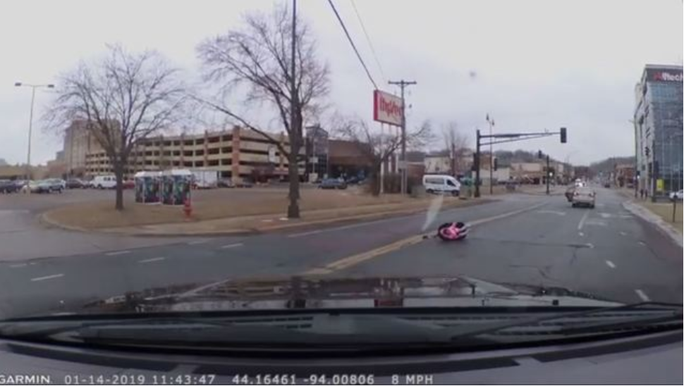 Video shows toddler in car seat falling out of moving car in Minnesota ...