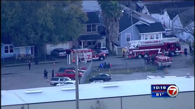 Houston police: Shooting that hurt 5 officers started with warrant ...