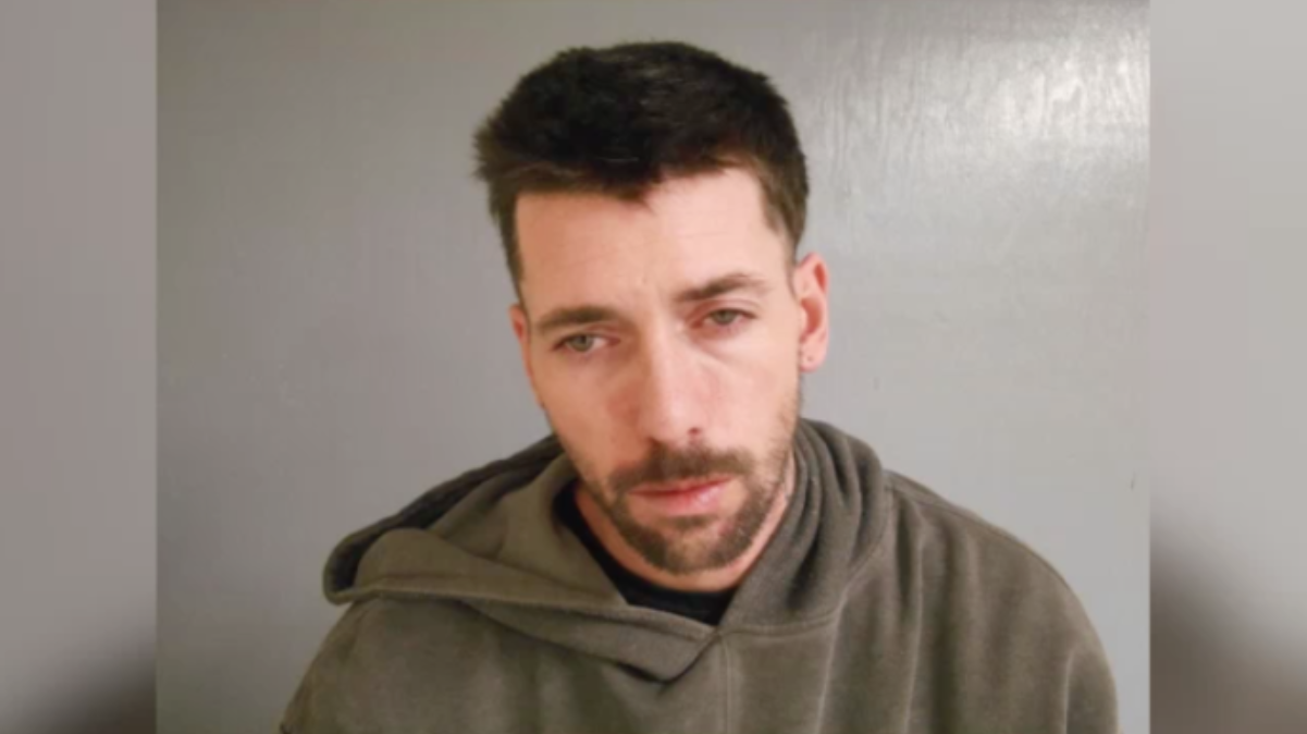 Man who robbed bank slips and spills cash in front of cop - WSVN 7News ...