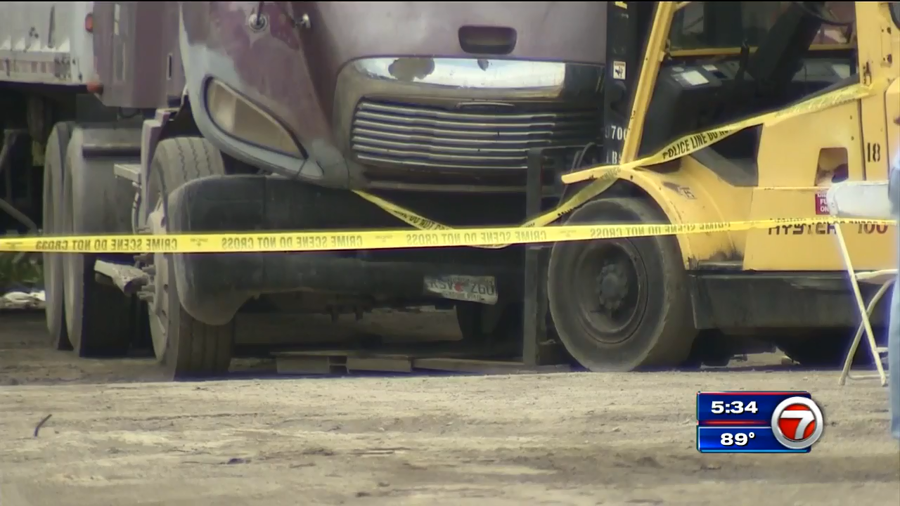Tractor-trailer falls on top of man in Opa-locka - WSVN 7News | Miami ...