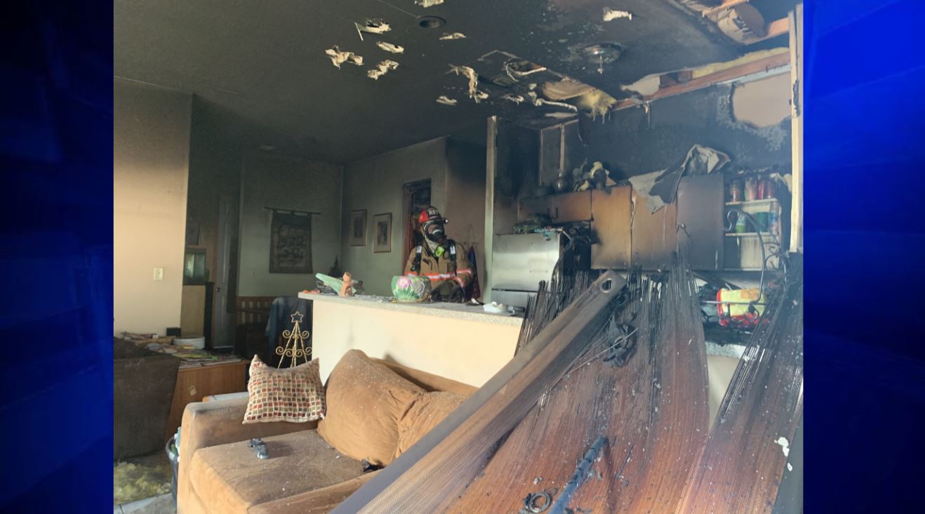 Flames pour out of Lauderhill home after kitchen fire - WSVN 7News ...