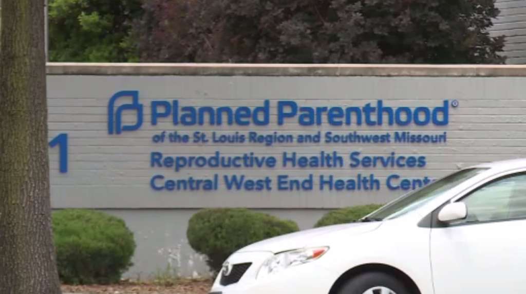 Judge’s order means Missouri clinic can keep doing abortions - WSVN ...