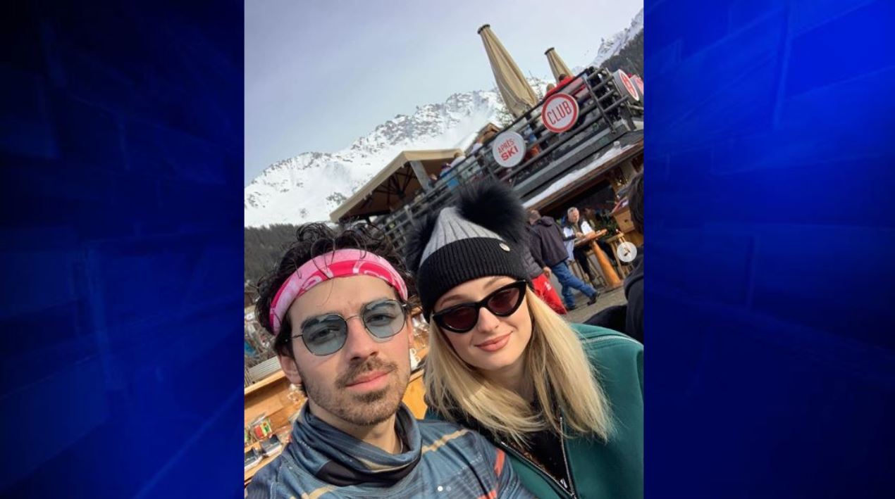 Joe Jonas and Sophie Turner married by Elvis impersonator in Las Vegas ...
