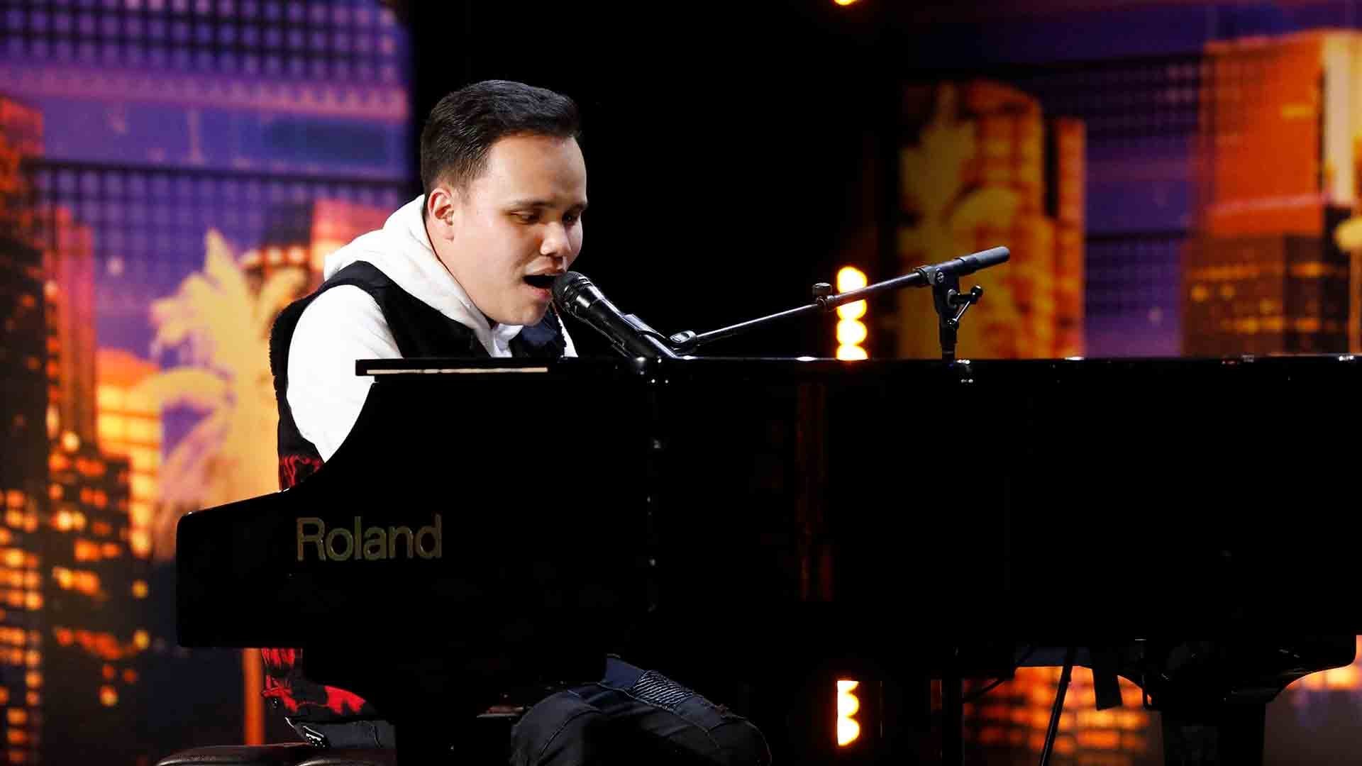 22-year-old blind autistic singer stuns crowd with performance on ...
