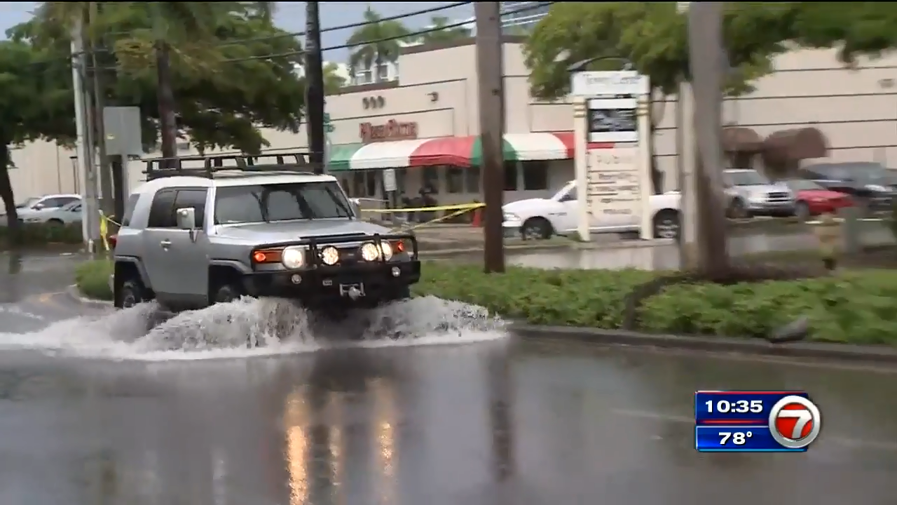 Heavy rain impacts South Florida drivers’ commutes, floods streets ...