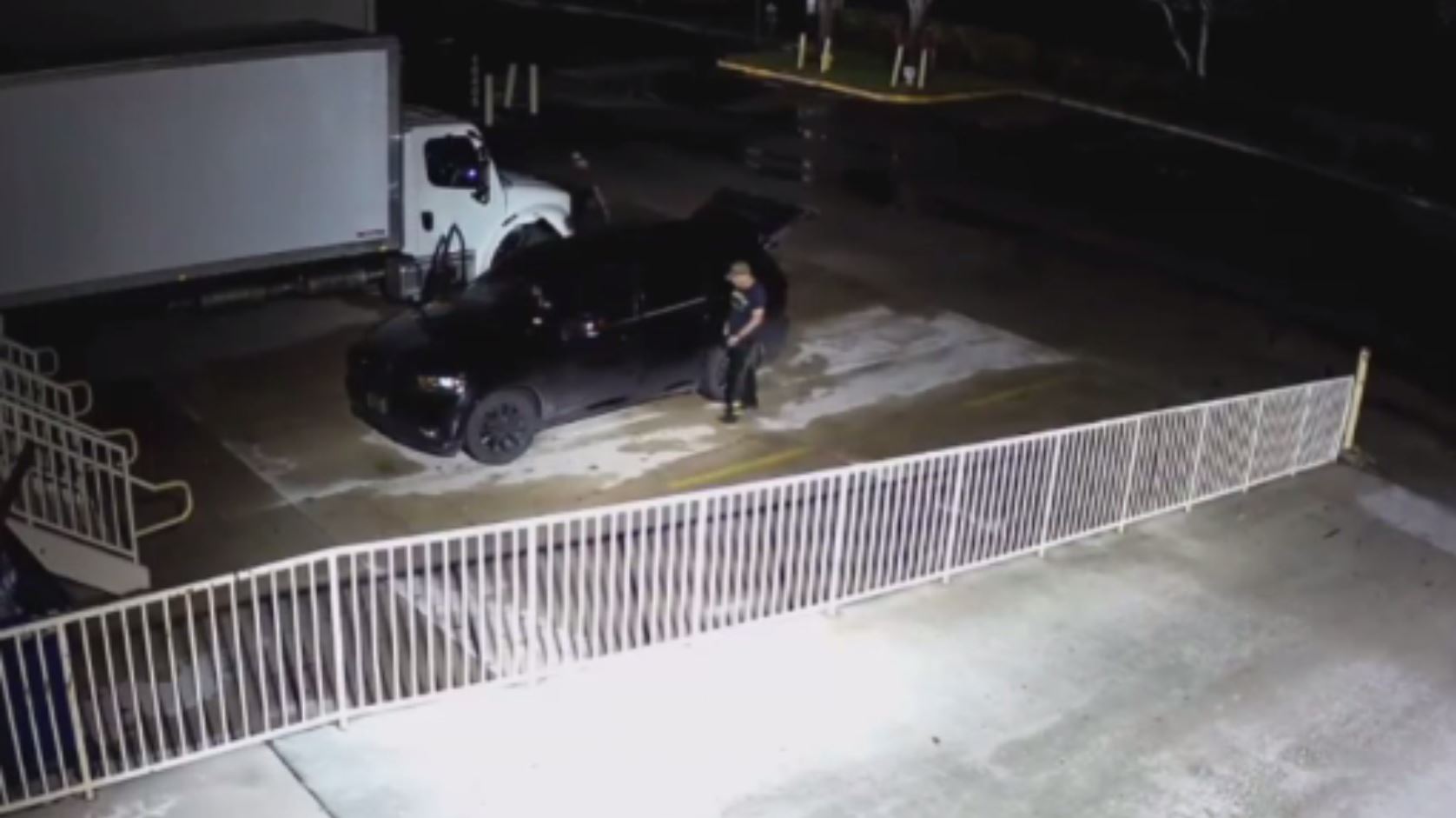 2 men steal wheel rims from truck outside Miramar business - WSVN 7News ...