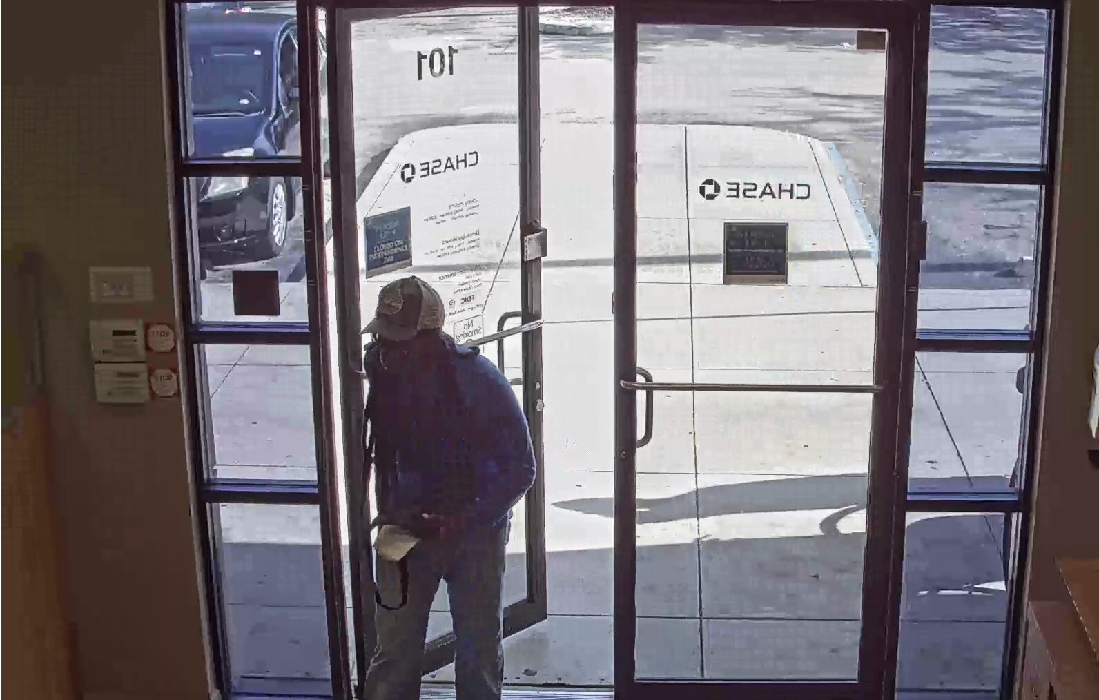 FBI releases photos of Pompano Beach bank robber - WSVN 7News | Miami ...