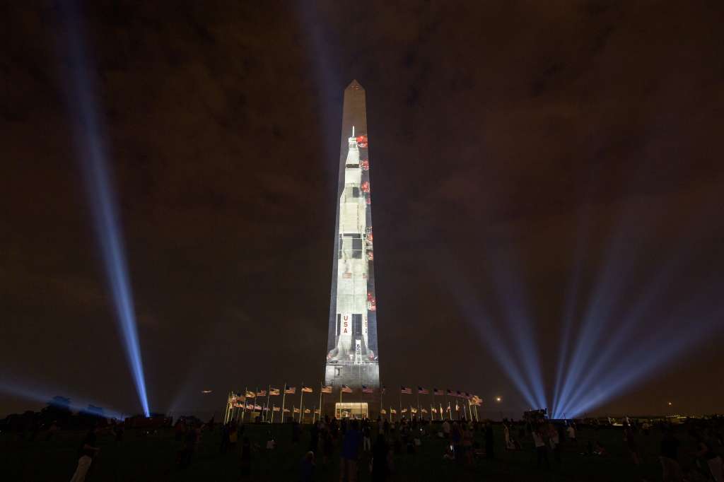 For Apollo 11’s moon landing anniversary, the Washington Monument was ...