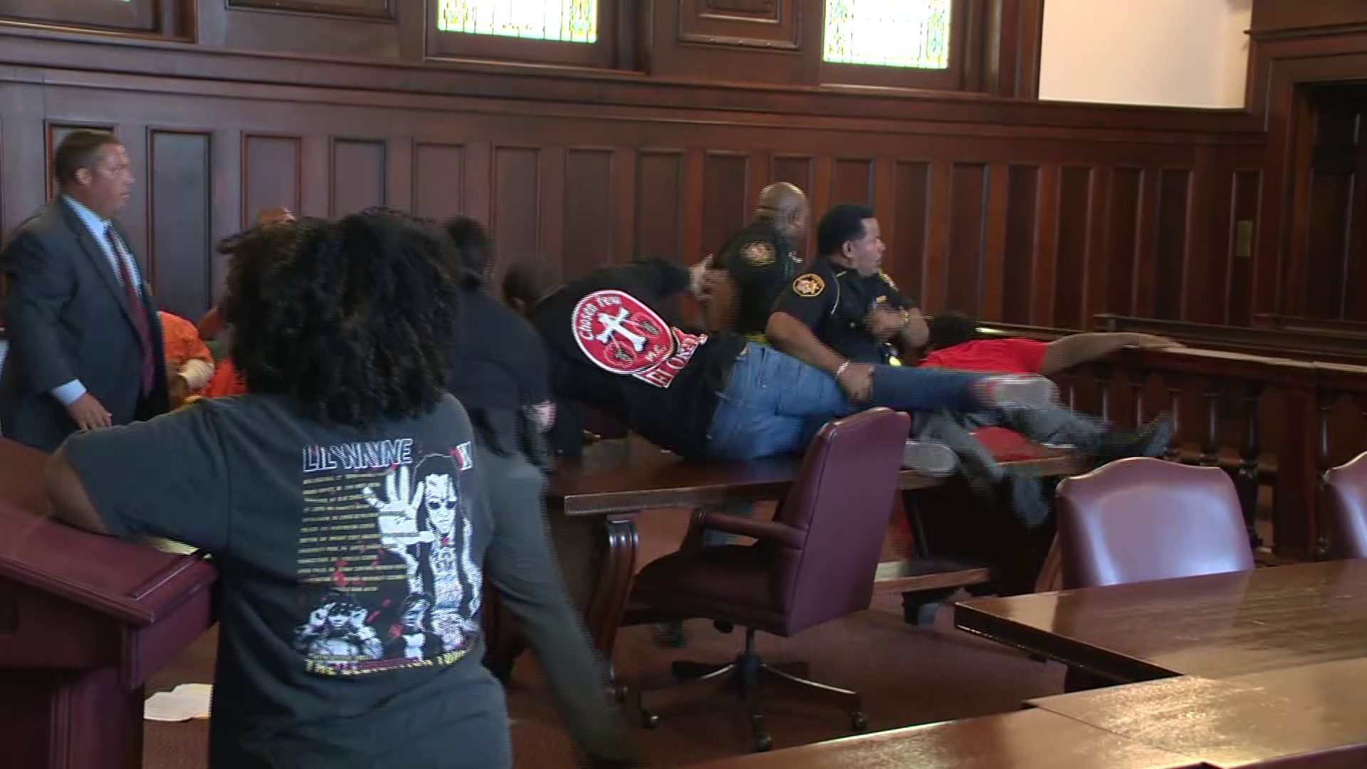 Courtroom fight delays sentencing in Ohio murder case - WSVN 7News ...