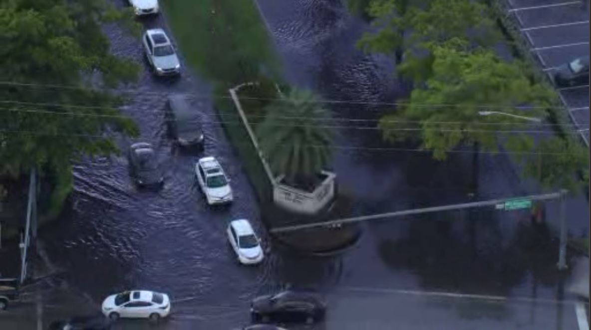 Heavy rain pounds South Florida, floods streets - WSVN 7News | Miami ...