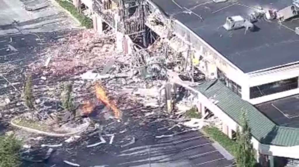 Heard for miles: Gas explosion hits office, shopping complex – WSVN ...