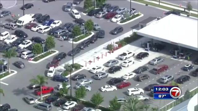 Lines wrap around Davie Costco as residents prepare for Hurricane ...