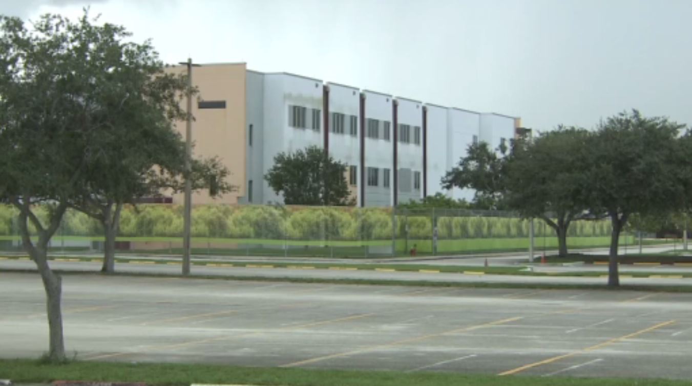 New banner at MSD hopes to calm students at start of new school year ...