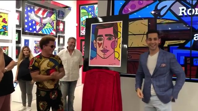 Chris takes up painting with iconic artist Romero Britto - WSVN 7News ...