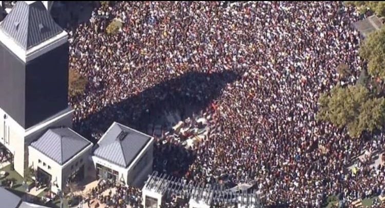 Thousands show up for free Kanye West “service” in Utah - WSVN 7News ...
