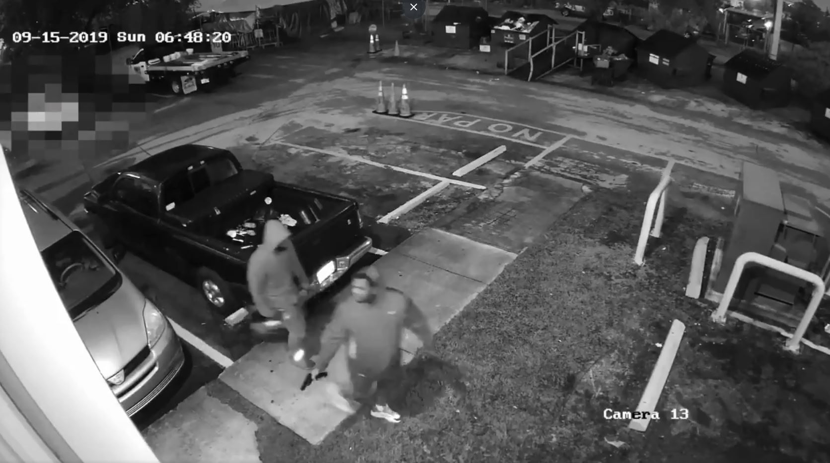 Armed robbery caught on camera at NW Miami-Dade flea market - WSVN ...