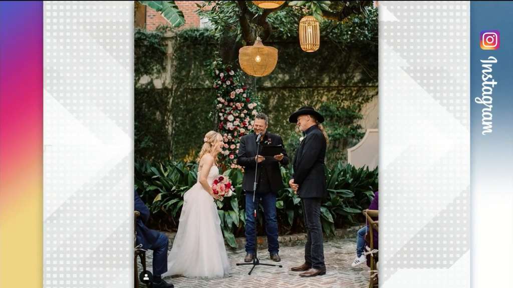 Blake Shelton officiates Trace Adkins and Victoria Pratt’s wedding ...