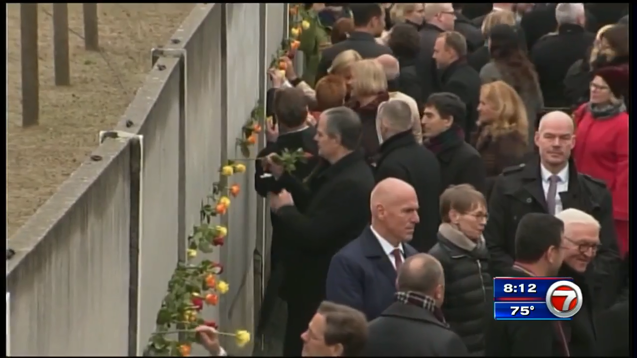 Tens of thousands celebrate fall of the Berlin Wall 35 years ago with ...