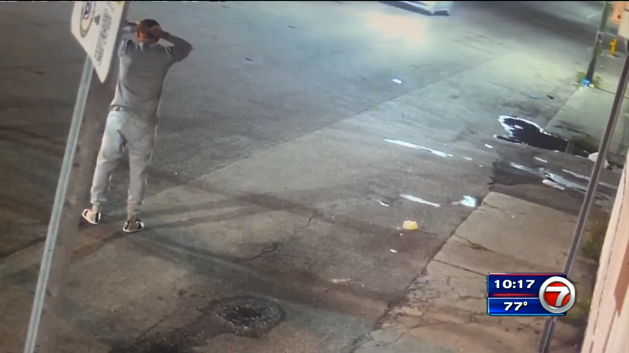 Police Search For Crooks Who Robbed Miami Couple At Gunpoint Wsvn