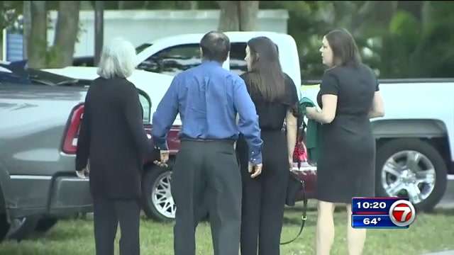 Bystander killed in Miramar shootout mourned at memorial amid probe ...