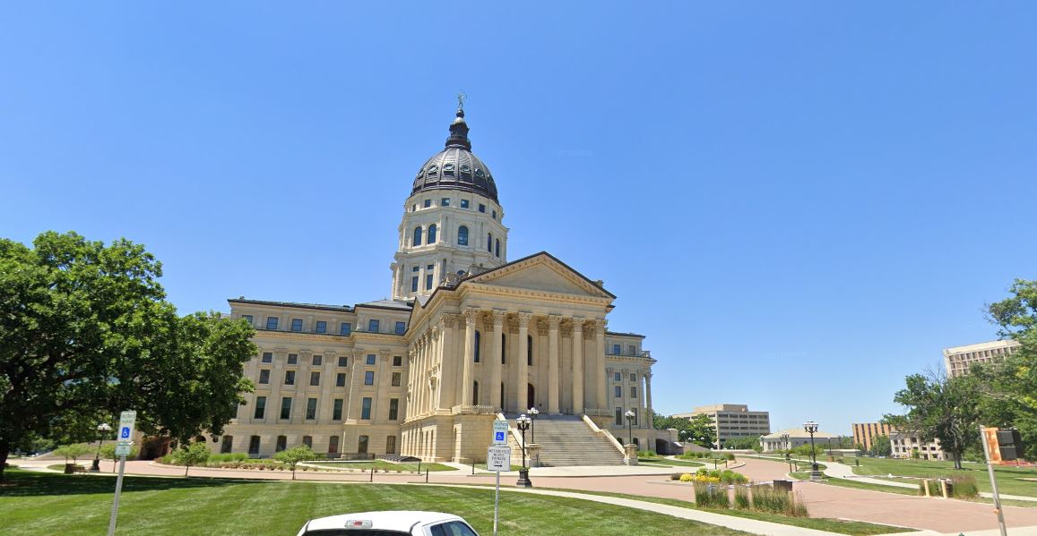 Topeka will pay you up to $15,000 just to move there - WSVN 7News ...