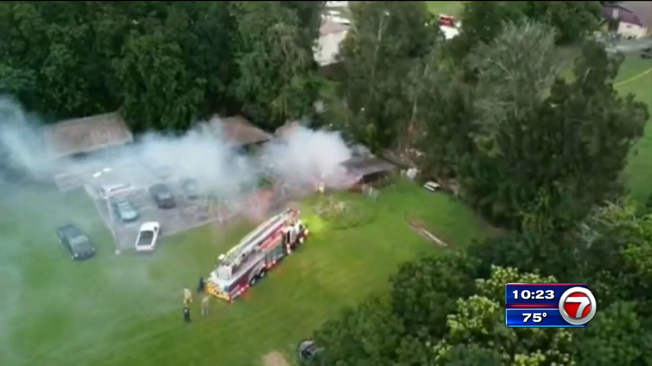 Firefighters extinguish shed fire in Miramar - WSVN 7News | Miami News ...