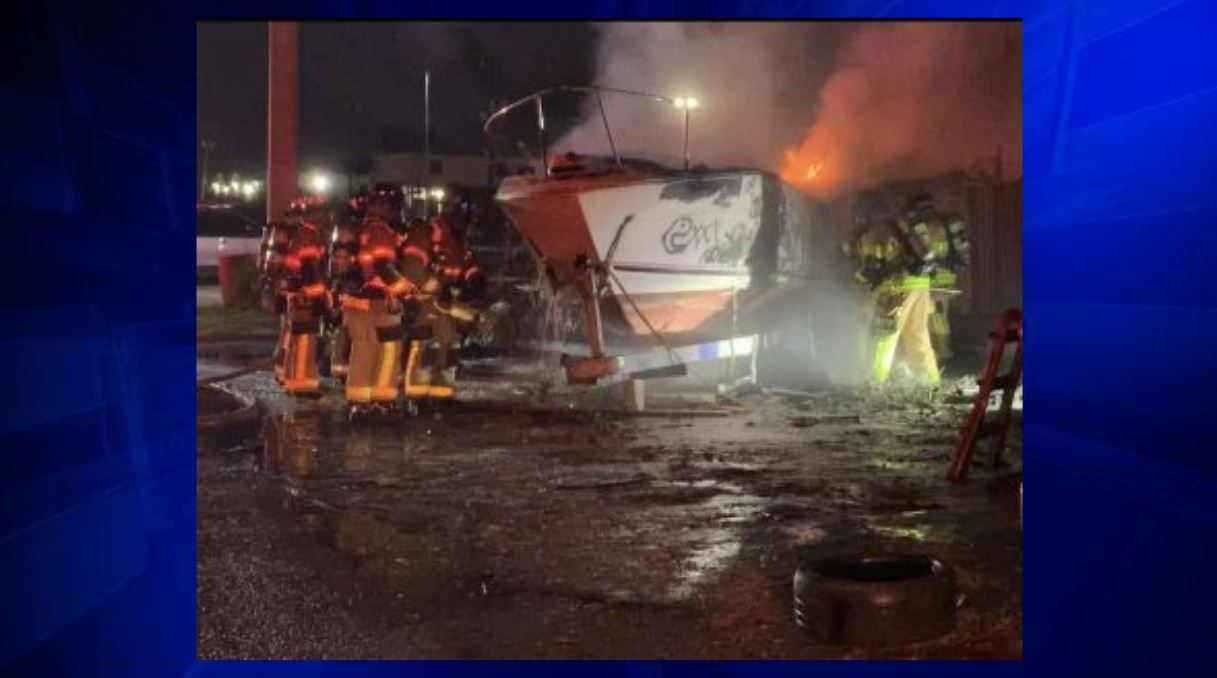 Crews extinguish boat fire in NW Miami-Dade - WSVN 7News | Miami News ...