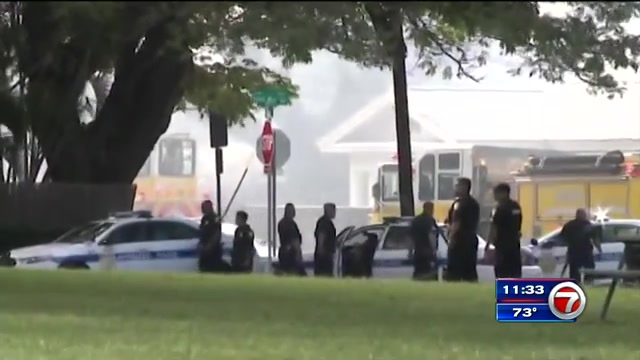 Homes burn after shooter kills 2 Honolulu officers - WSVN 7News | Miami ...