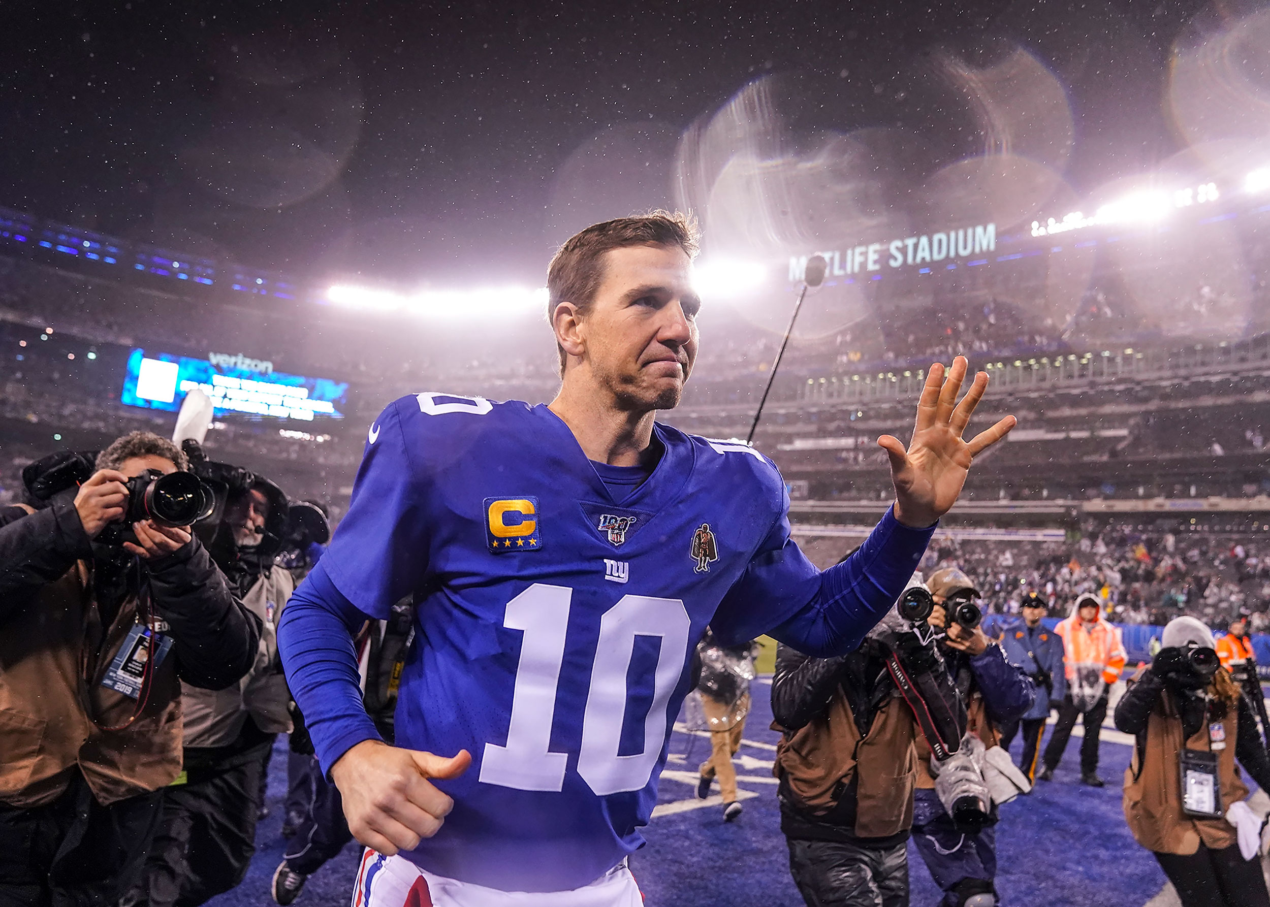 Eli Manning announces retirement from the NFL in an emotional press ...
