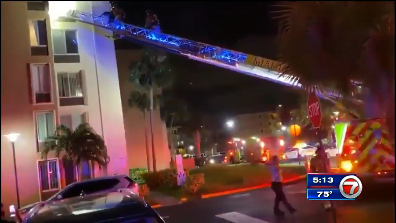 Firefighters rescue resident from apartment fire in Miami - WSVN 7News ...