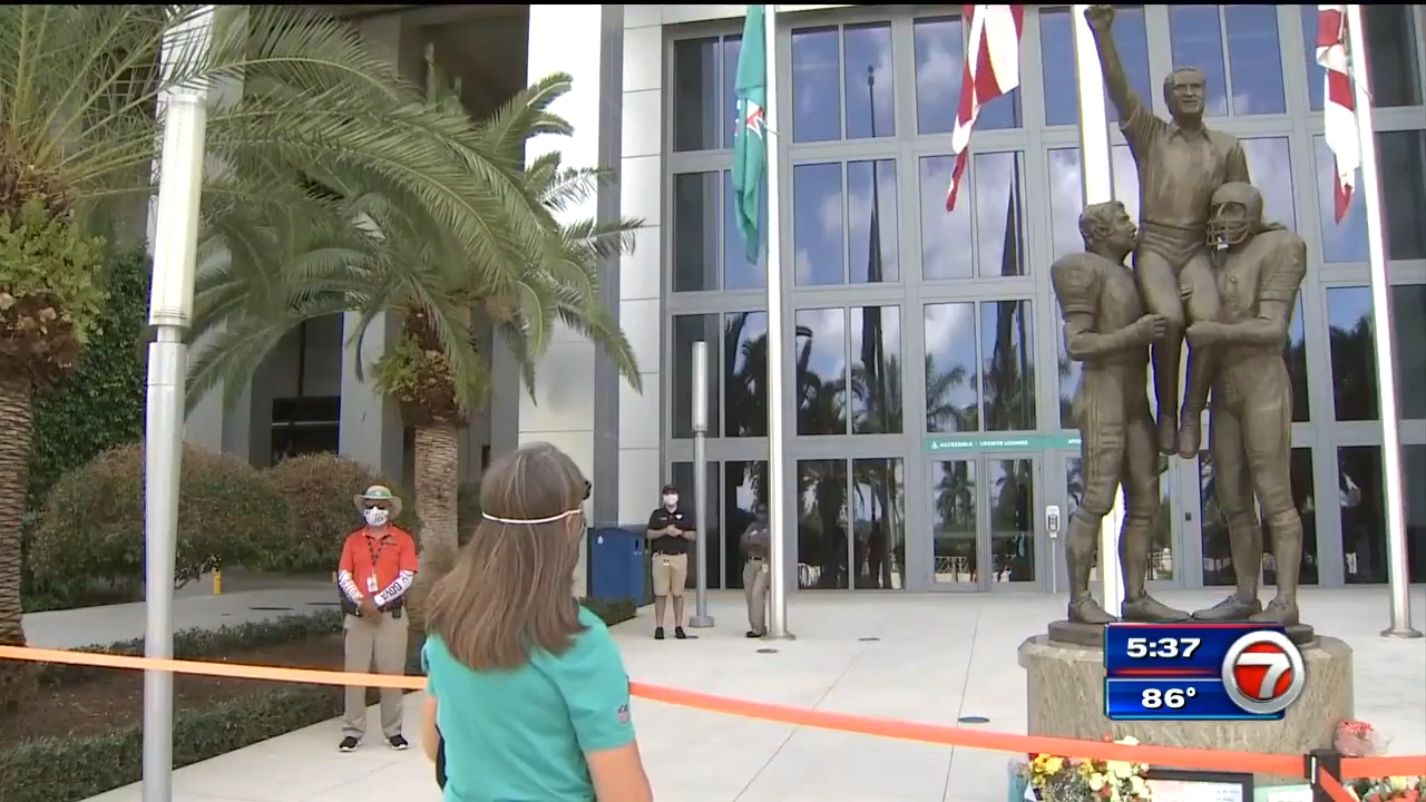 Fans drive into Hard Rock Stadium to pay tribute to Don Shula - WSVN ...