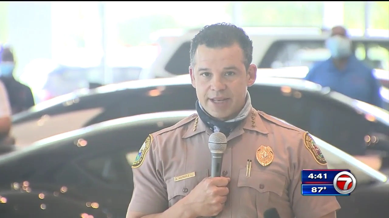 Miami-Dade police officer named officer of the year in moving ceremony ...