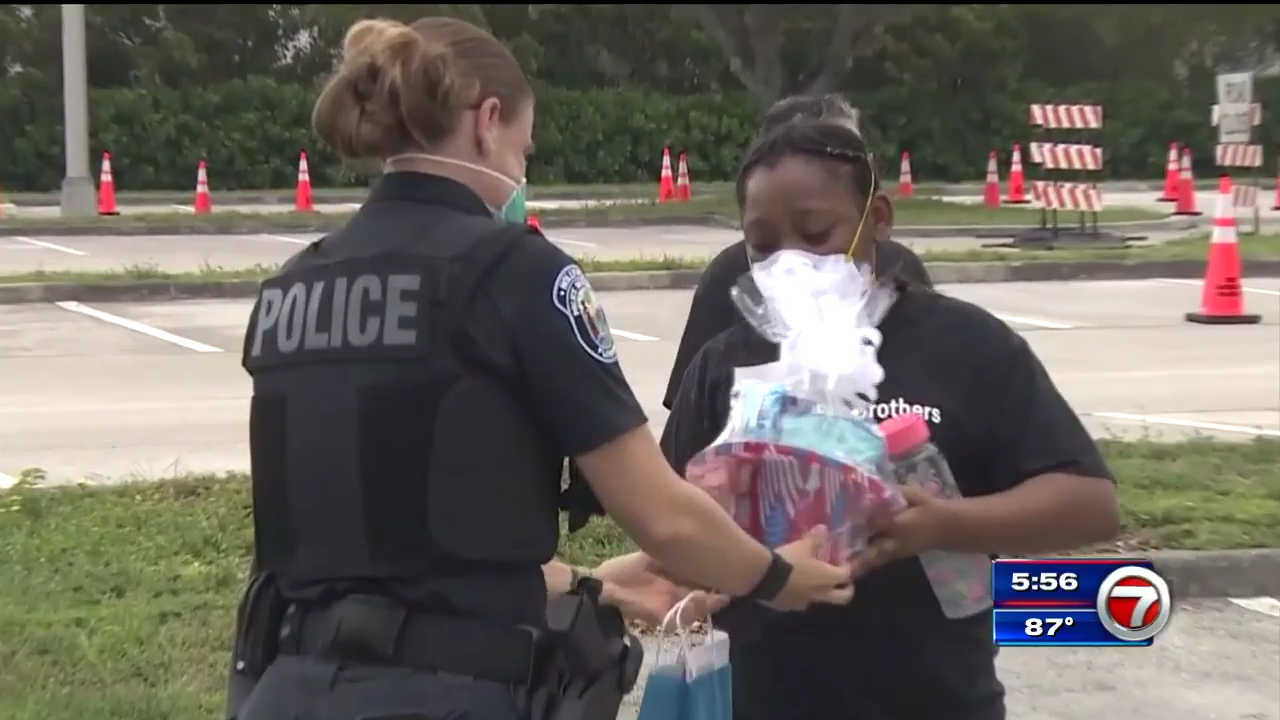 Police parade in Fort Lauderdale reaches out to youngest in community ...