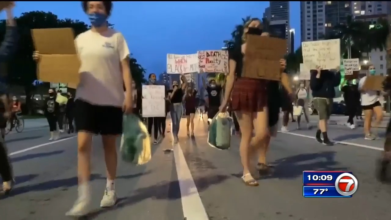 Demonstrators gather on Biscayne Boulevard in downtown Miami - WSVN ...