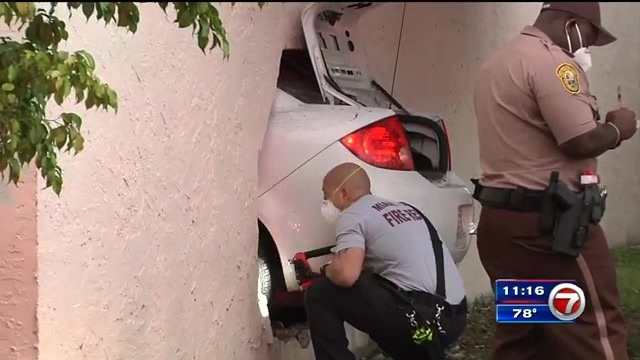 Car Slams Into Business Near Nw Miami Dade Strip Mall Driver Ok Wsvn