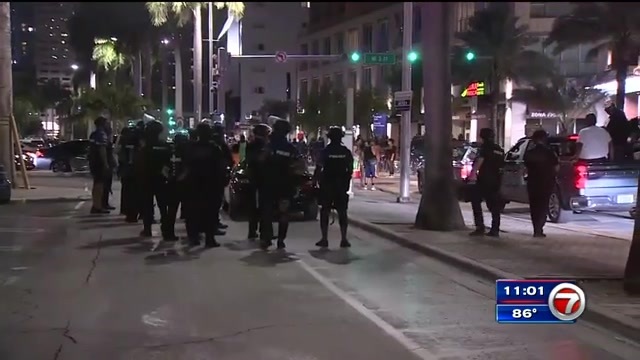 Witnesses: police used tear gas on protesters during encounter on I-95 ...