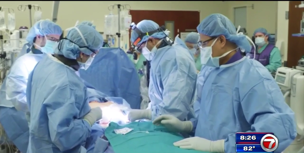 US surgeons successfully perform double lung transplant on Covid-19 patient for first time ...