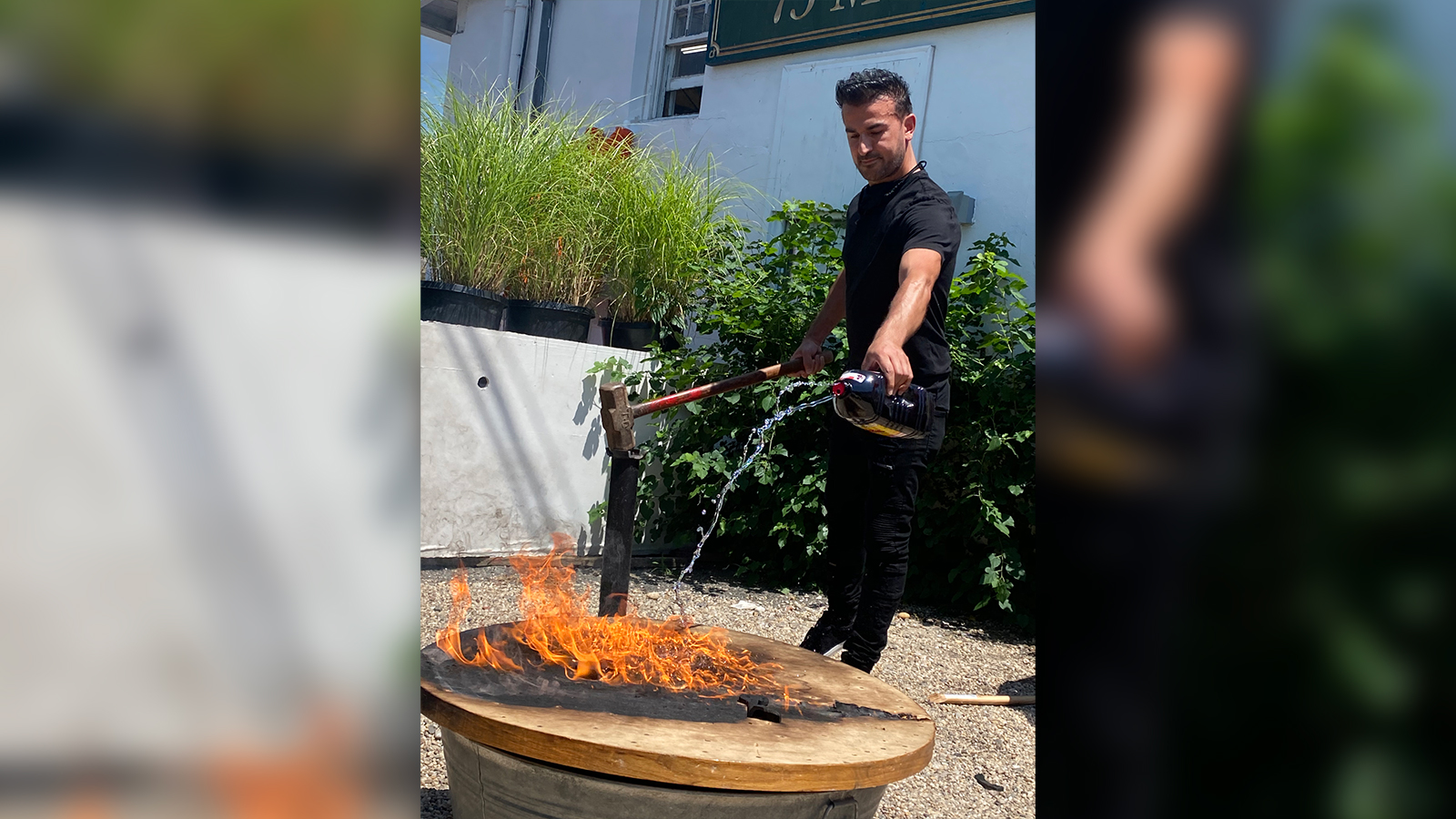 A New York restaurant owner set fire to a table where Jeffrey Epstein ...