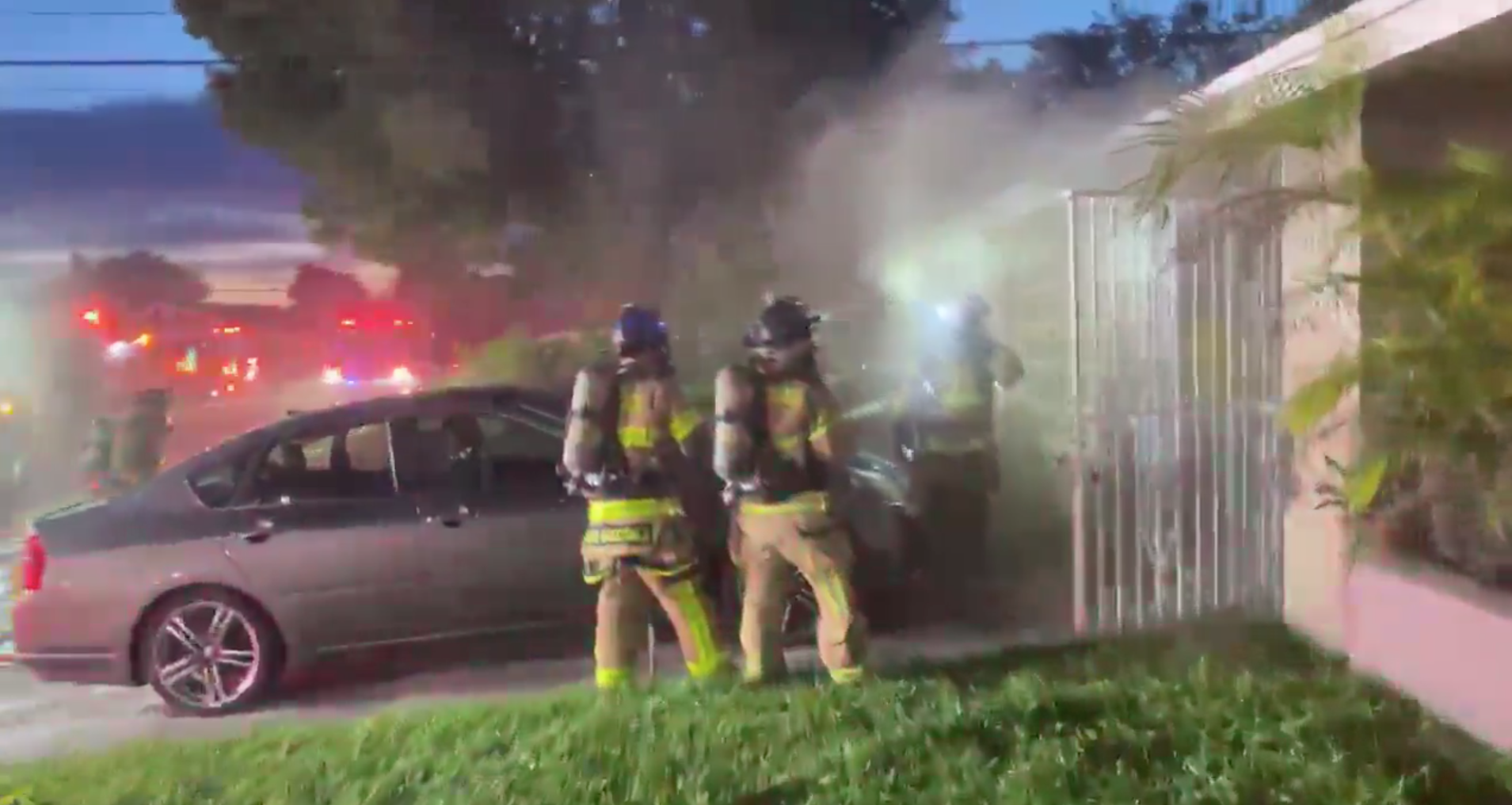 Firefighters Extinguish Flames Inside Sw Miami Dade Home Wsvn 7news