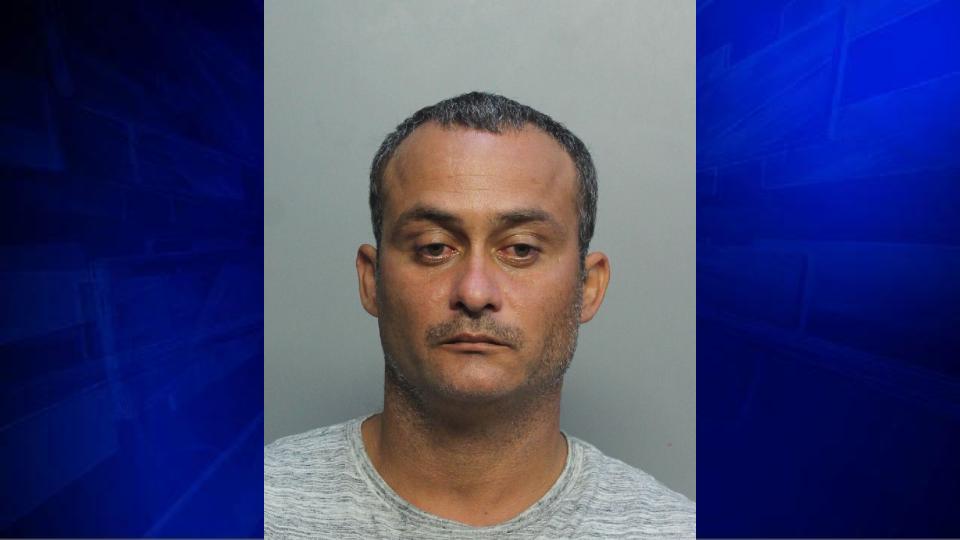 Police arrest man suspected of robbery, sexual battery in Miami Beach ...