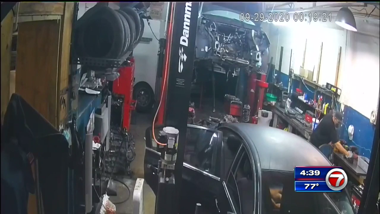 2 crooks caught on camera stealing tools, batteries from Miami auto ...