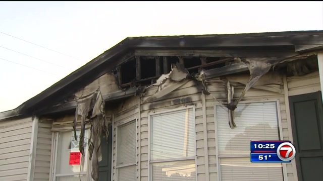 Homestead family displaced after mobile home catches fire - WSVN 7News ...