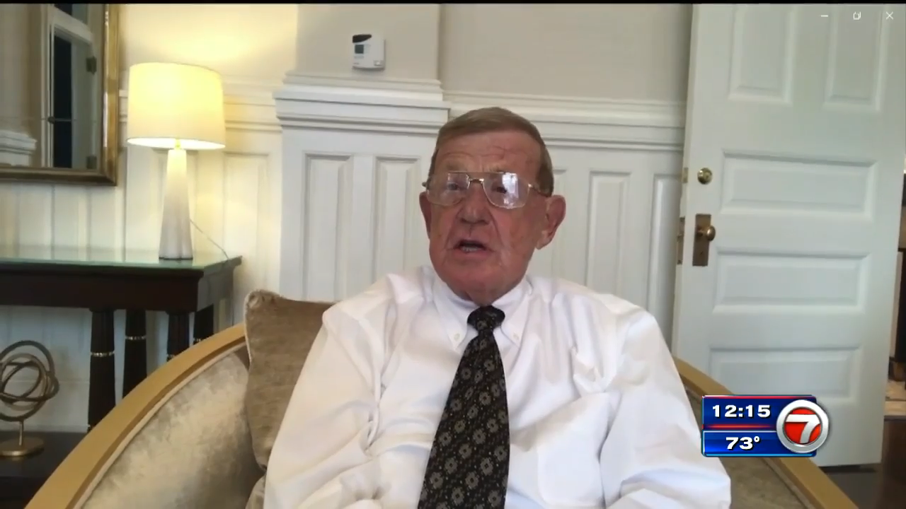 Trump honors football coach Holtz as ‘one of the greatest’ - WSVN 7News ...