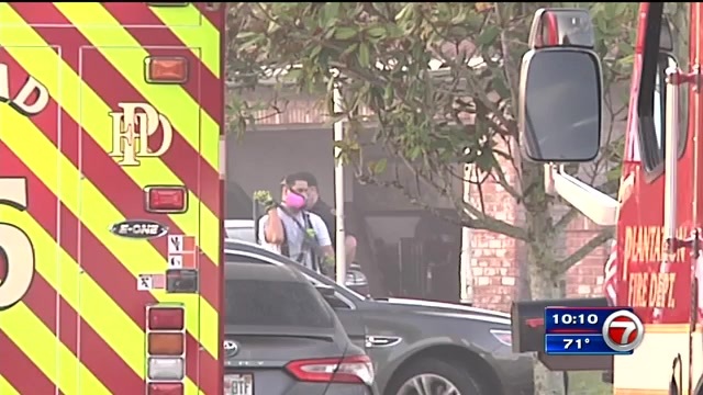 1 killed after fire sparks at Plantation home - WSVN 7News | Miami News ...