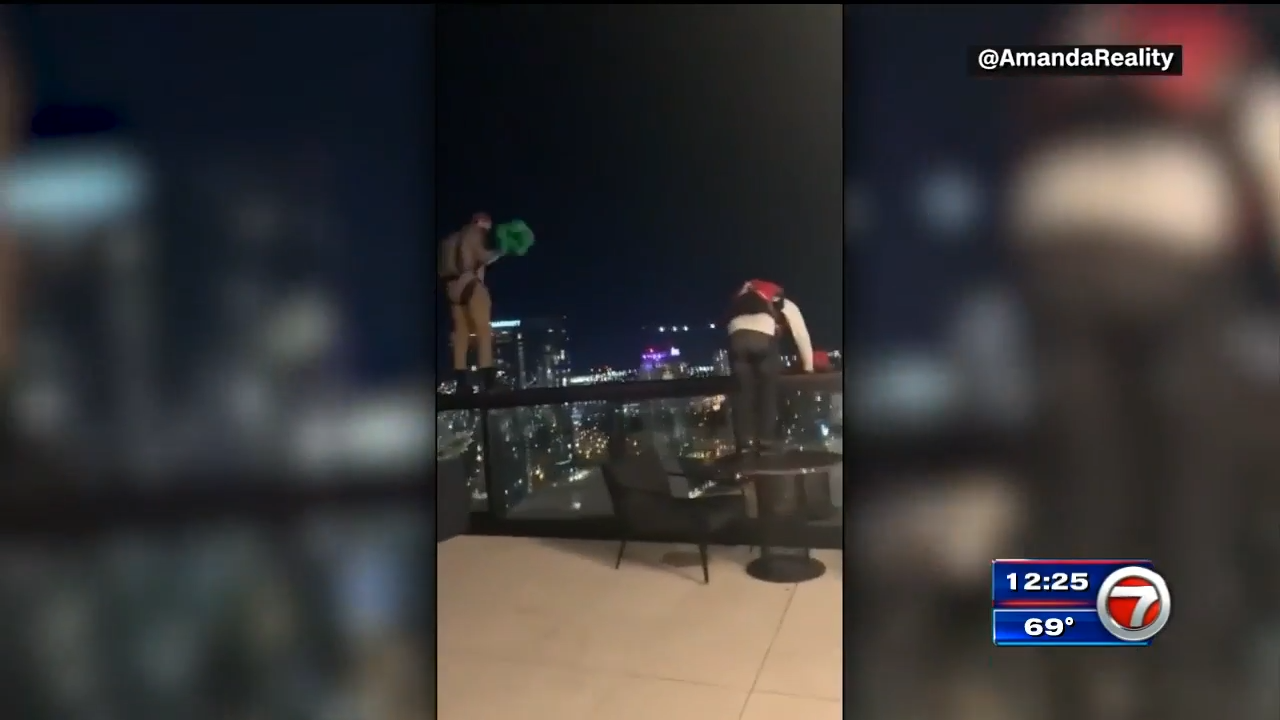 Two men with parachutes leap from a hotel roof in Nashville - WSVN ...