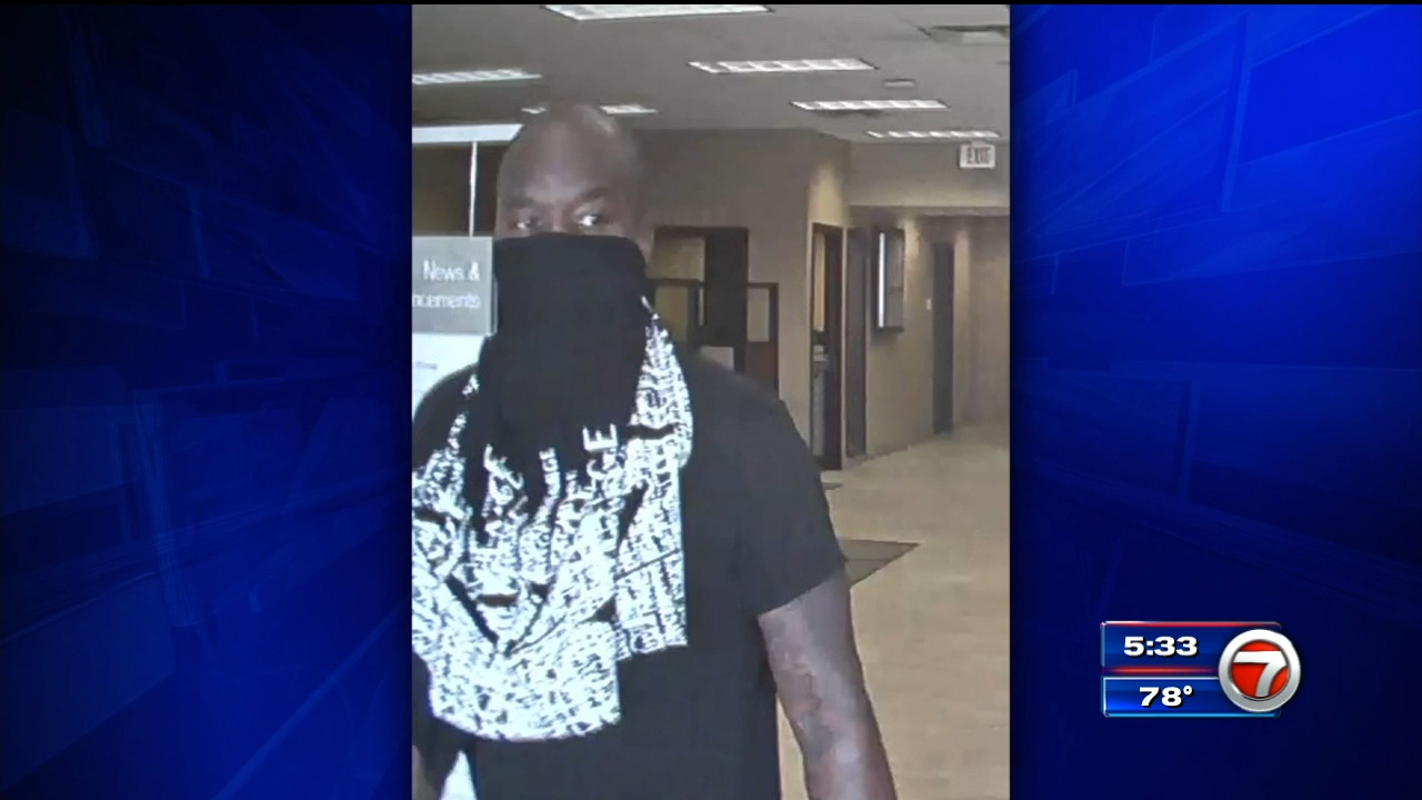 FBI releases photos of crook who robbed Chase bank in SW Miami-Dade ...