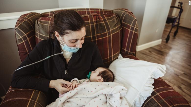 Wisconsin mother meets baby she delivered while in coma from COVID ...
