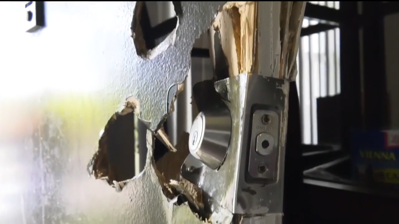 Miami Gardens family woken up when police serve warrant at their home ...