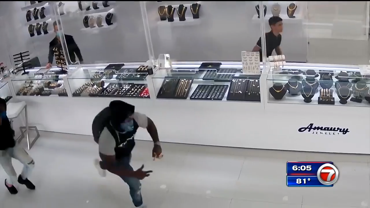 2 men caught on camera snatching gold chain from family-owned jewelry ...