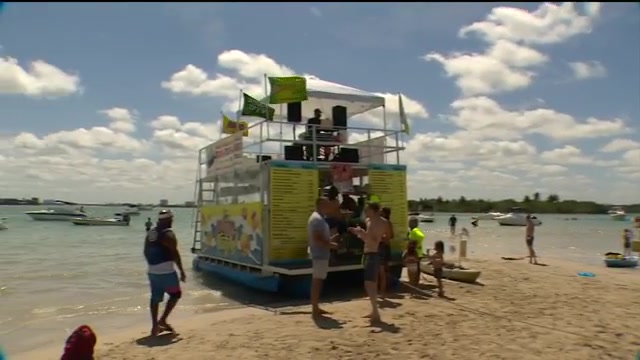 Floating restaurant and club brings comfort food, good vibes to ...